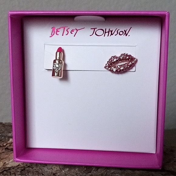 Betsey Johnson | Jewelry | New Betsey Johnson Mismatched Lipstick And ...